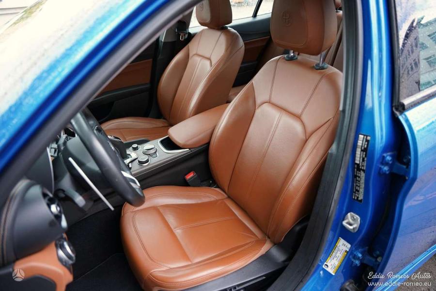 Zils Alfa Romeo Giulia 2020 Viļņa, ar dzinēja tilpumu 2.00 L un nobraukumu 73 tūkst. km par 23995 €, foto 16 vietnē AUTOMOTO.COM.LV