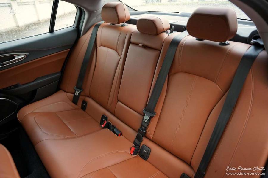 Zils Alfa Romeo Giulia 2020 Viļņa, ar dzinēja tilpumu 2.00 L un nobraukumu 73 tūkst. km par 23995 €, foto 19 vietnē AUTOMOTO.COM.LV