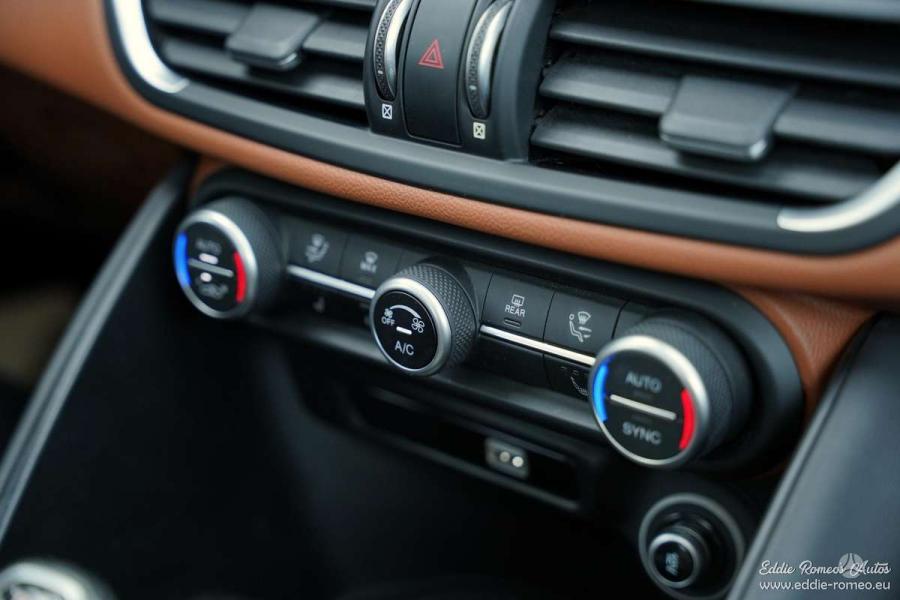 Zils Alfa Romeo Giulia 2020 Viļņa, ar dzinēja tilpumu 2.00 L un nobraukumu 73 tūkst. km par 23995 €, foto 25 vietnē AUTOMOTO.COM.LV