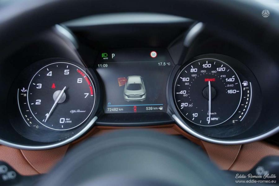 Zils Alfa Romeo Giulia 2020 Viļņa, ar dzinēja tilpumu 2.00 L un nobraukumu 73 tūkst. km par 23995 €, foto 26 vietnē AUTOMOTO.COM.LV