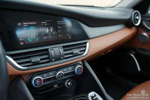 Zils Alfa Romeo Giulia 2020 Viļņa, ar dzinēja tilpumu 2.00 L un nobraukumu 73 tūkst. km par 23995 €, foto 29 vietnē AUTOMOTO.COM.LV