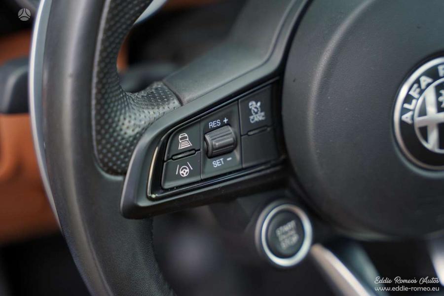 Zils Alfa Romeo Giulia 2020 Viļņa, ar dzinēja tilpumu 2.00 L un nobraukumu 73 tūkst. km par 23995 €, foto 30 vietnē AUTOMOTO.COM.LV