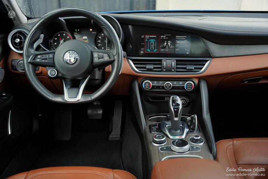Zils Alfa Romeo Giulia 2020 Viļņa, ar dzinēja tilpumu 2.00 L un nobraukumu 73 tūkst. km par 23995 €, foto 31 vietnē AUTOMOTO.COM.LV