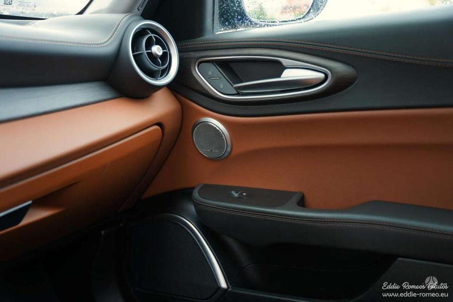 Zils Alfa Romeo Giulia 2020 Viļņa, ar dzinēja tilpumu 2.00 L un nobraukumu 73 tūkst. km par 23995 €, foto 36 vietnē AUTOMOTO.COM.LV
