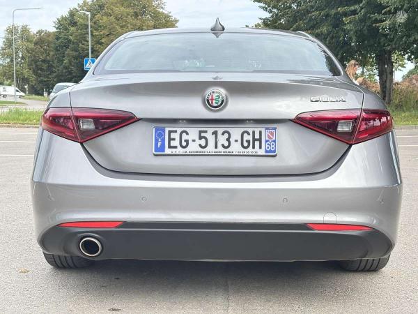 Alfa Romeo Giulia 2016 Tauragė vietnē Brūns Alfa Romeo Giulia 2016 Tauragė, ar dzinēja tilpumu 2.20 L un nobraukumu 265 tūkst. km par 8700 €, foto 8 vietnē AUTOMOTO.COM.LV