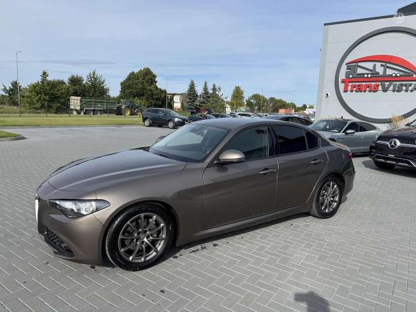 Brown Alfa Romeo Giulia 2017 in Telschi, with an engine capacity of 2.14 L and mileage of 207 thousand km for 8700 €, photo 2 on AUTOMOTO.COM.LV