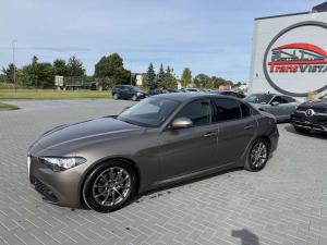 Brown Alfa Romeo Giulia 2017 in Telschi, with an engine capacity of 2.14 L and mileage of 207 thousand km for 8700 €, photo 3 on AUTOMOTO.COM.LV