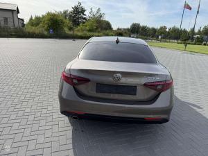 Brown Alfa Romeo Giulia 2017 in Telschi, with an engine capacity of 2.14 L and mileage of 207 thousand km for 8700 €, photo 6 on AUTOMOTO.COM.LV