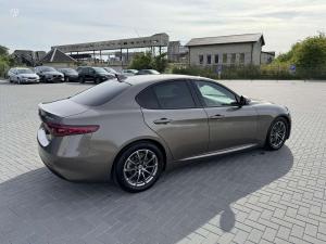 Brown Alfa Romeo Giulia 2017 in Telschi, with an engine capacity of 2.14 L and mileage of 207 thousand km for 8700 €, photo 8 on AUTOMOTO.COM.LV