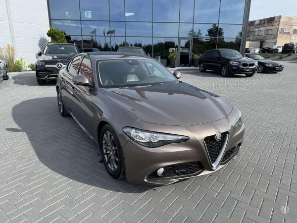Brown Alfa Romeo Giulia 2017 in Telschi, with an engine capacity of 2.14 L and mileage of 207 thousand km for 8700 €, photo 9 on AUTOMOTO.COM.LV