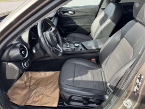 Brown Alfa Romeo Giulia 2017 in Telschi, with an engine capacity of 2.14 L and mileage of 207 thousand km for 8700 €, photo 19 on AUTOMOTO.COM.LV