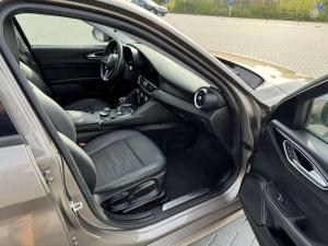 Brown Alfa Romeo Giulia 2017 in Telschi, with an engine capacity of 2.14 L and mileage of 207 thousand km for 8700 €, photo 25 on AUTOMOTO.COM.LV