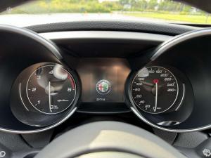 Brown Alfa Romeo Giulia 2017 in Telschi, with an engine capacity of 2.14 L and mileage of 207 thousand km for 8700 €, photo 27 on AUTOMOTO.COM.LV