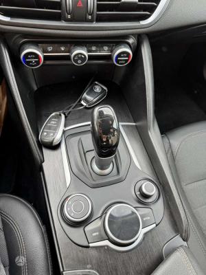 Brown Alfa Romeo Giulia 2017 in Telschi, with an engine capacity of 2.14 L and mileage of 207 thousand km for 8700 €, photo 29 on AUTOMOTO.COM.LV