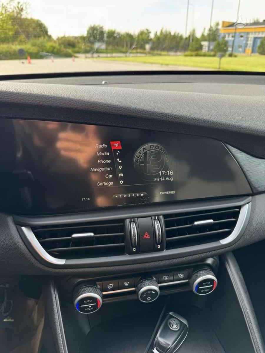 Brown Alfa Romeo Giulia 2017 in Telschi, with an engine capacity of 2.14 L and mileage of 207 thousand km for 8700 €, photo 30 on AUTOMOTO.COM.LV