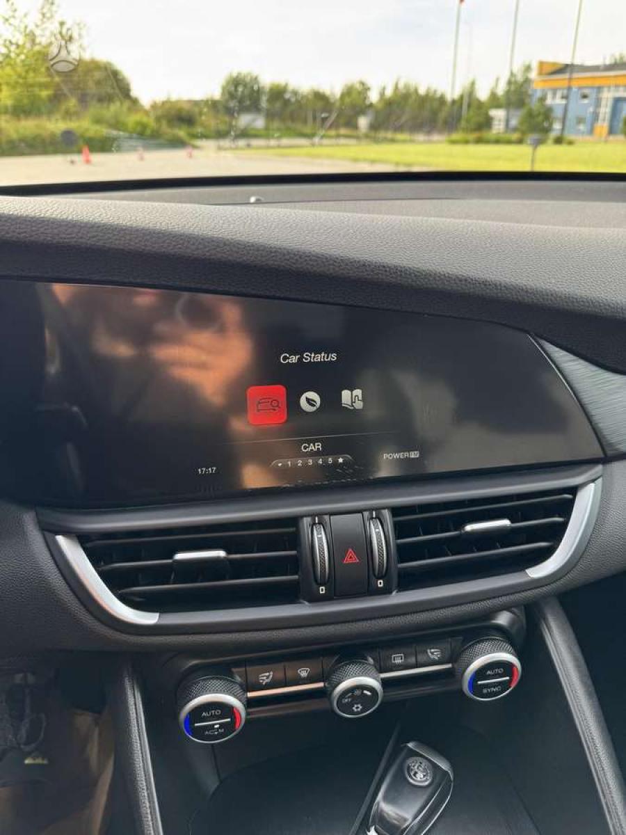 Brown Alfa Romeo Giulia 2017 in Telschi, with an engine capacity of 2.14 L and mileage of 207 thousand km for 8700 €, photo 31 on AUTOMOTO.COM.LV