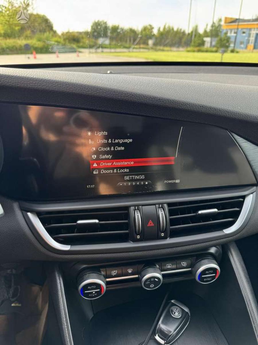 Brown Alfa Romeo Giulia 2017 in Telschi, with an engine capacity of 2.14 L and mileage of 207 thousand km for 8700 €, photo 33 on AUTOMOTO.COM.LV