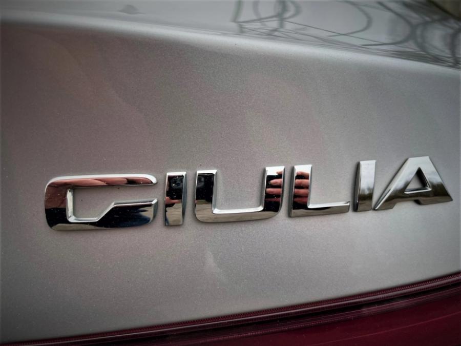 Pelēks Alfa Romeo Giulia 2016 Rīga, ar dzinēja tilpumu 2.20 L un nobraukumu 115 tūkst. km par 16880 €, foto 9 vietnē AUTOMOTO.COM.LV