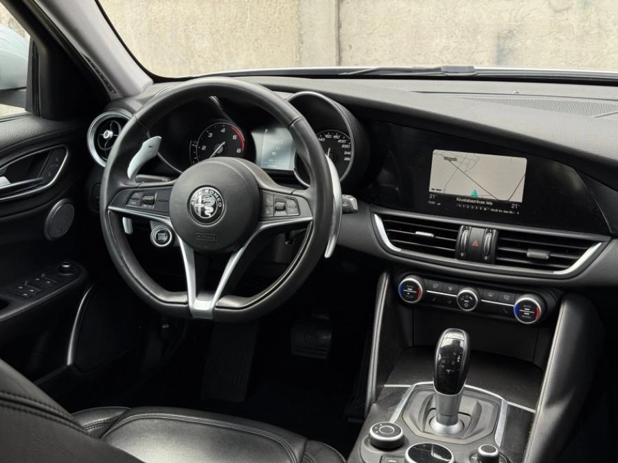 Pelēks Alfa Romeo Giulia 2016 Rīga, ar dzinēja tilpumu 2.20 L un nobraukumu 115 tūkst. km par 16880 €, foto 15 vietnē AUTOMOTO.COM.LV