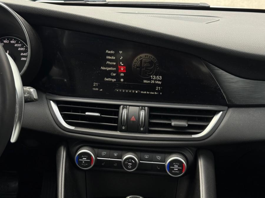 Pelēks Alfa Romeo Giulia 2016 Rīga, ar dzinēja tilpumu 2.20 L un nobraukumu 115 tūkst. km par 16880 €, foto 17 vietnē AUTOMOTO.COM.LV