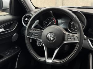 Pelēks Alfa Romeo Giulia 2016 Rīga, ar dzinēja tilpumu 2.20 L un nobraukumu 115 tūkst. km par 16880 €, foto 18 vietnē AUTOMOTO.COM.LV