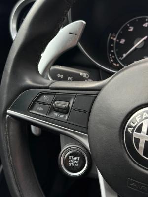 Pelēks Alfa Romeo Giulia 2016 Rīga, ar dzinēja tilpumu 2.20 L un nobraukumu 115 tūkst. km par 16880 €, foto 19 vietnē AUTOMOTO.COM.LV