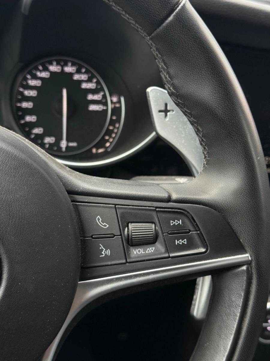 Pelēks Alfa Romeo Giulia 2016 Rīga, ar dzinēja tilpumu 2.20 L un nobraukumu 115 tūkst. km par 16880 €, foto 20 vietnē AUTOMOTO.COM.LV