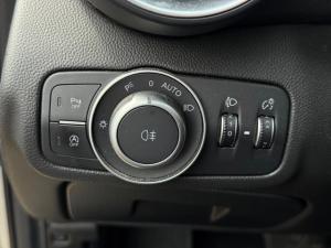 Pelēks Alfa Romeo Giulia 2016 Rīga, ar dzinēja tilpumu 2.20 L un nobraukumu 115 tūkst. km par 16880 €, foto 22 vietnē AUTOMOTO.COM.LV