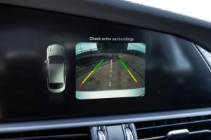 Pelēks Alfa Romeo Giulia 2016 Rīga, ar dzinēja tilpumu 2.20 L un nobraukumu 115 tūkst. km par 16880 €, foto 25 vietnē AUTOMOTO.COM.LV