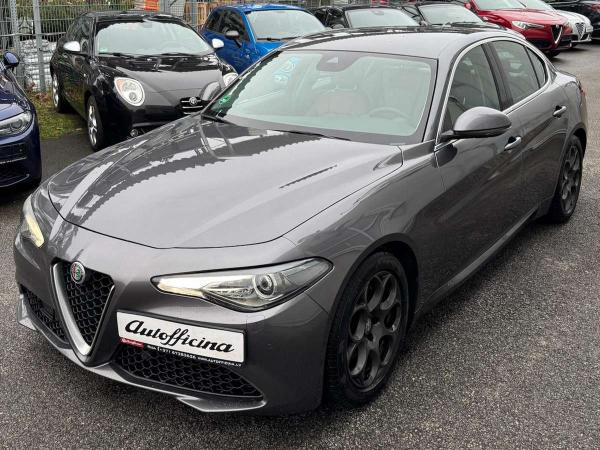 Pelēks Alfa Romeo Giulia 2016 Rīga, ar dzinēja tilpumu 2.14 L un nobraukumu 232 tūkst. km par 11900 €, foto 1 vietnē AUTOMOTO.COM.LV