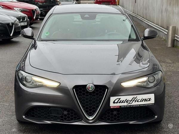 Pelēks Alfa Romeo Giulia 2016 Rīga, ar dzinēja tilpumu 2.14 L un nobraukumu 232 tūkst. km par 11900 €, foto 3 vietnē AUTOMOTO.COM.LV