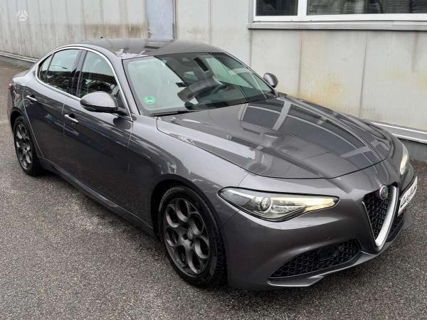 Pelēks Alfa Romeo Giulia 2016 Rīga, ar dzinēja tilpumu 2.14 L un nobraukumu 232 tūkst. km par 11900 €, foto 4 vietnē AUTOMOTO.COM.LV