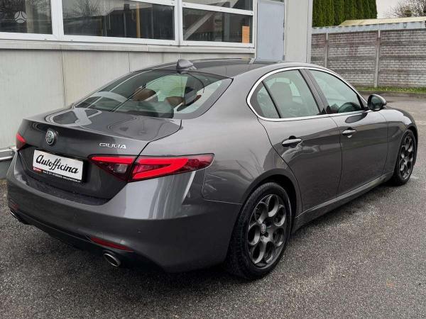 Pelēks Alfa Romeo Giulia 2016 Rīga, ar dzinēja tilpumu 2.14 L un nobraukumu 232 tūkst. km par 11900 €, foto 6 vietnē AUTOMOTO.COM.LV