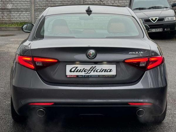 Pelēks Alfa Romeo Giulia 2016 Rīga, ar dzinēja tilpumu 2.14 L un nobraukumu 232 tūkst. km par 11900 €, foto 7 vietnē AUTOMOTO.COM.LV
