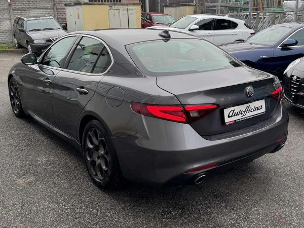 Pelēks Alfa Romeo Giulia 2016 Rīga, ar dzinēja tilpumu 2.14 L un nobraukumu 232 tūkst. km par 11900 €, foto 8 vietnē AUTOMOTO.COM.LV