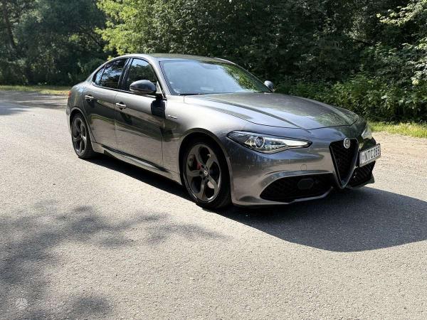 Grey Alfa Romeo Giulia 2017 in Ukmerge, with an engine capacity of 2.13 L and mileage of 228 thousand km for 12700 €, photo 5 on AUTOMOTO.COM.LV