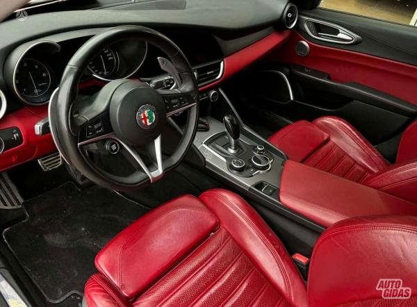 Grey Alfa Romeo Giulia 2017 in Ukmerge, with an engine capacity of 2.10 L and mileage of 228 thousand km for 12300 €, photo 8 on AUTOMOTO.COM.LV