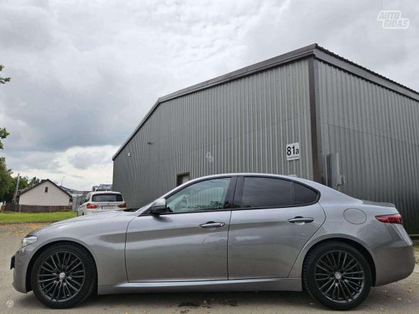 Grey Alfa Romeo Giulia 2018 in Siauliai, with an engine capacity of 2.10 L and mileage of 323 thousand km for 8700 €, photo 8 on AUTOMOTO.COM.LV