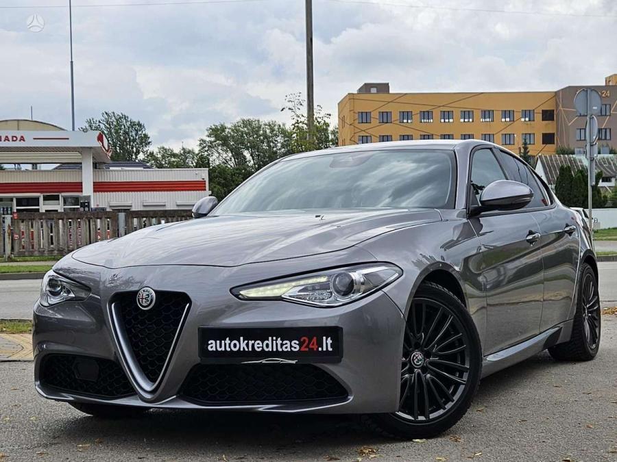 Pelēks Alfa Romeo Giulia 2018 Šauļi, ar dzinēja tilpumu 2.14 L un nobraukumu 323 tūkst. km par 7950 €, foto 1 vietnē AUTOMOTO.COM.LV