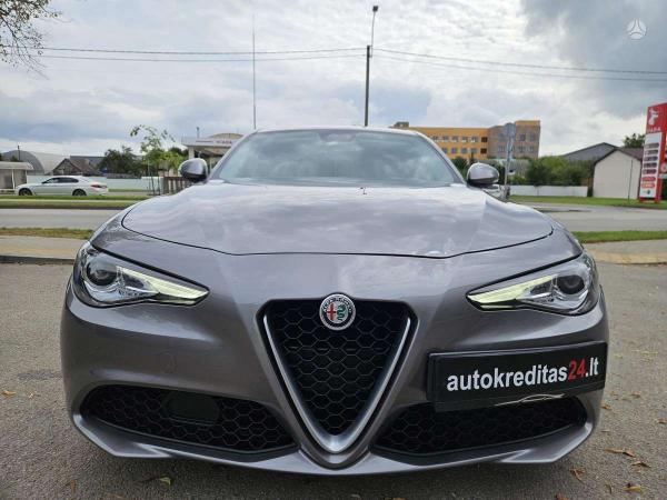 Grey Alfa Romeo Giulia 2018 in Siauliai, with an engine capacity of 2.14 L and mileage of 323 thousand km for 7950 €, photo 3 on AUTOMOTO.COM.LV