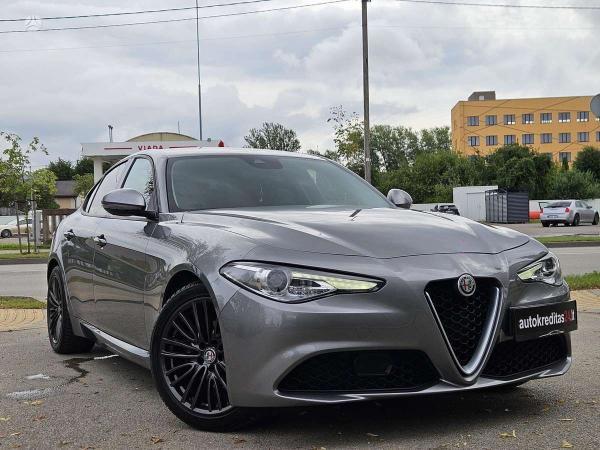Grey Alfa Romeo Giulia 2018 in Siauliai, with an engine capacity of 2.14 L and mileage of 323 thousand km for 7950 €, photo 4 on AUTOMOTO.COM.LV