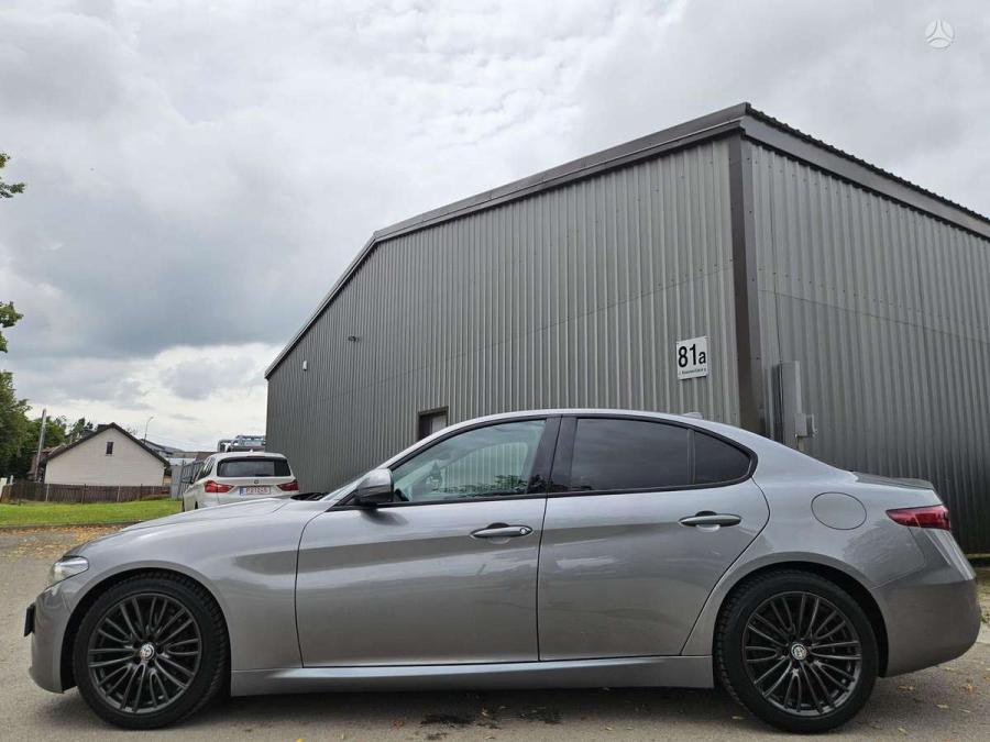 Pelēks Alfa Romeo Giulia 2018 Šauļi, ar dzinēja tilpumu 2.14 L un nobraukumu 323 tūkst. km par 7950 €, foto 8 vietnē AUTOMOTO.COM.LV