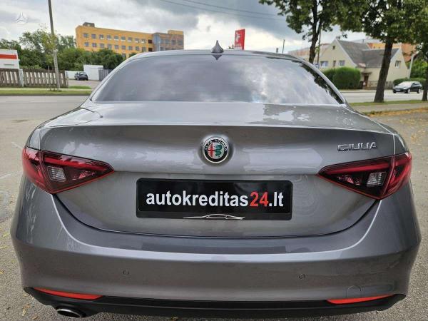 Grey Alfa Romeo Giulia 2018 in Siauliai, with an engine capacity of 2.14 L and mileage of 323 thousand km for 7950 €, photo 9 on AUTOMOTO.COM.LV