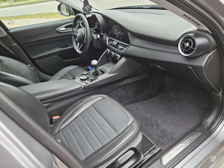 Pelēks Alfa Romeo Giulia 2018 Šauļi, ar dzinēja tilpumu 2.14 L un nobraukumu 323 tūkst. km par 7950 €, foto 17 vietnē AUTOMOTO.COM.LV