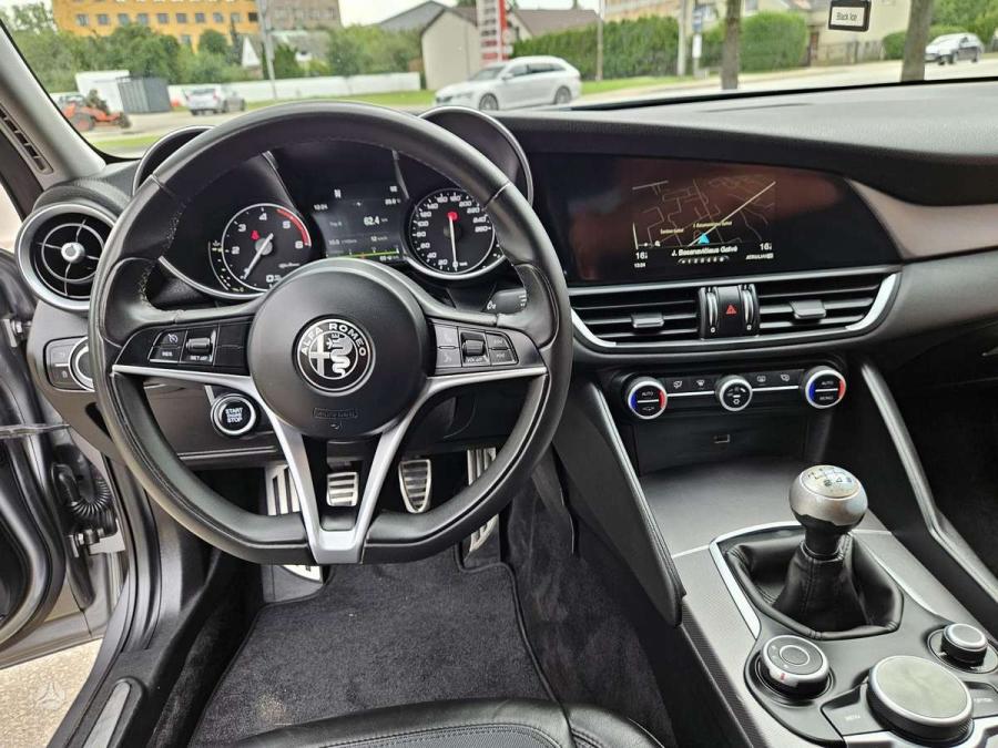 Pelēks Alfa Romeo Giulia 2018 Šauļi, ar dzinēja tilpumu 2.14 L un nobraukumu 323 tūkst. km par 7950 €, foto 20 vietnē AUTOMOTO.COM.LV