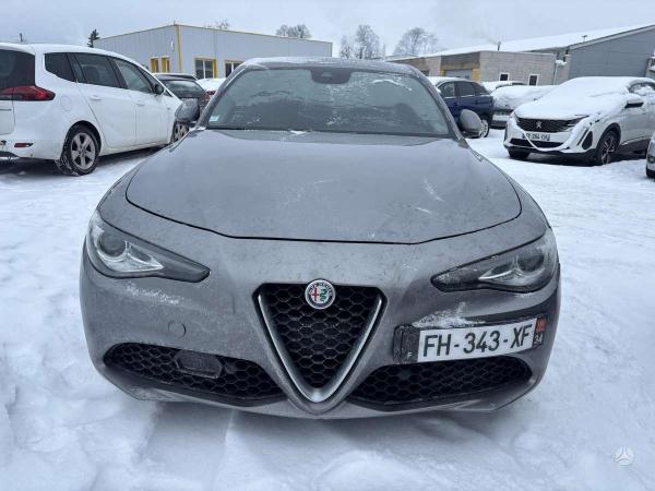 Pelēks Alfa Romeo Giulia 2019 Tauragė, ar dzinēja tilpumu 2.14 L un nobraukumu 140 tūkst. km par 8500 €, foto 2 vietnē AUTOMOTO.COM.LV