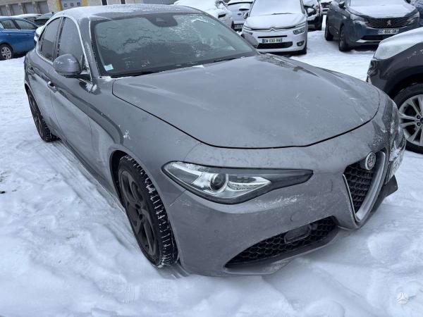 Pelēks Alfa Romeo Giulia 2019 Tauragė, ar dzinēja tilpumu 2.14 L un nobraukumu 140 tūkst. km par 8500 €, foto 7 vietnē AUTOMOTO.COM.LV