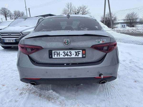 Pelēks Alfa Romeo Giulia 2019 Tauragė, ar dzinēja tilpumu 2.14 L un nobraukumu 140 tūkst. km par 8500 €, foto 8 vietnē AUTOMOTO.COM.LV