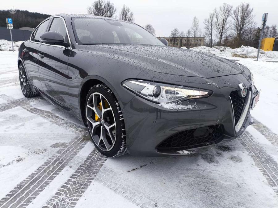Grey Alfa Romeo Giulia 2019 in Vilnius, with an engine capacity of 2.14 L and mileage of 249 thousand km for 10527 €, photo 1 on AUTOMOTO.COM.LV