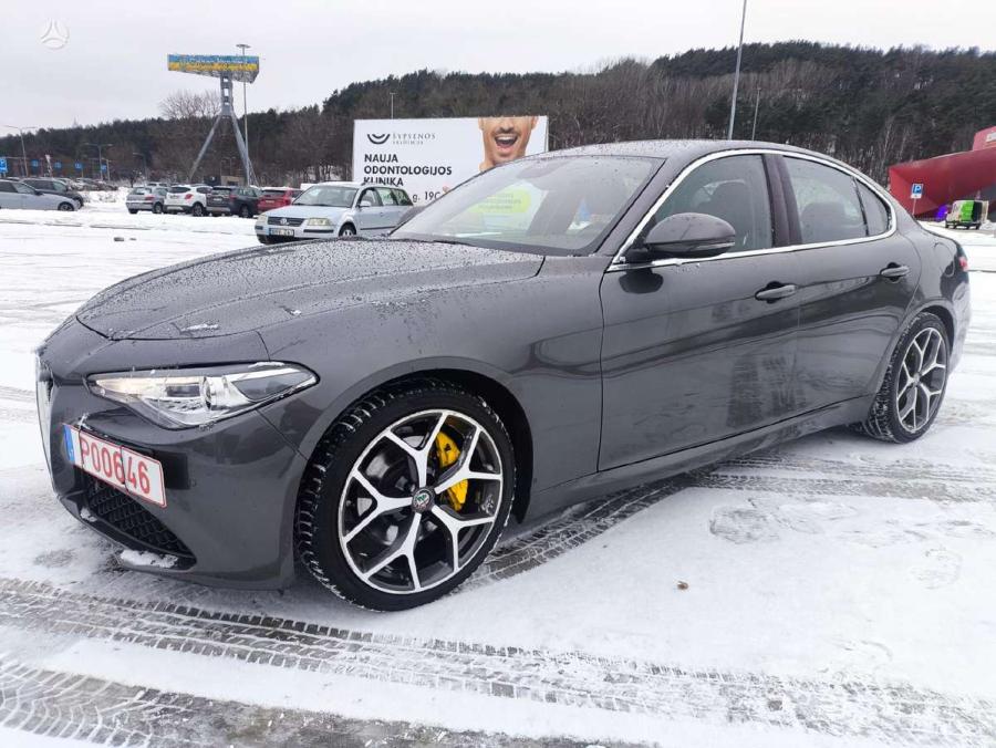 Grey Alfa Romeo Giulia 2019 in Vilnius, with an engine capacity of 2.14 L and mileage of 249 thousand km for 10527 €, photo 3 on AUTOMOTO.COM.LV